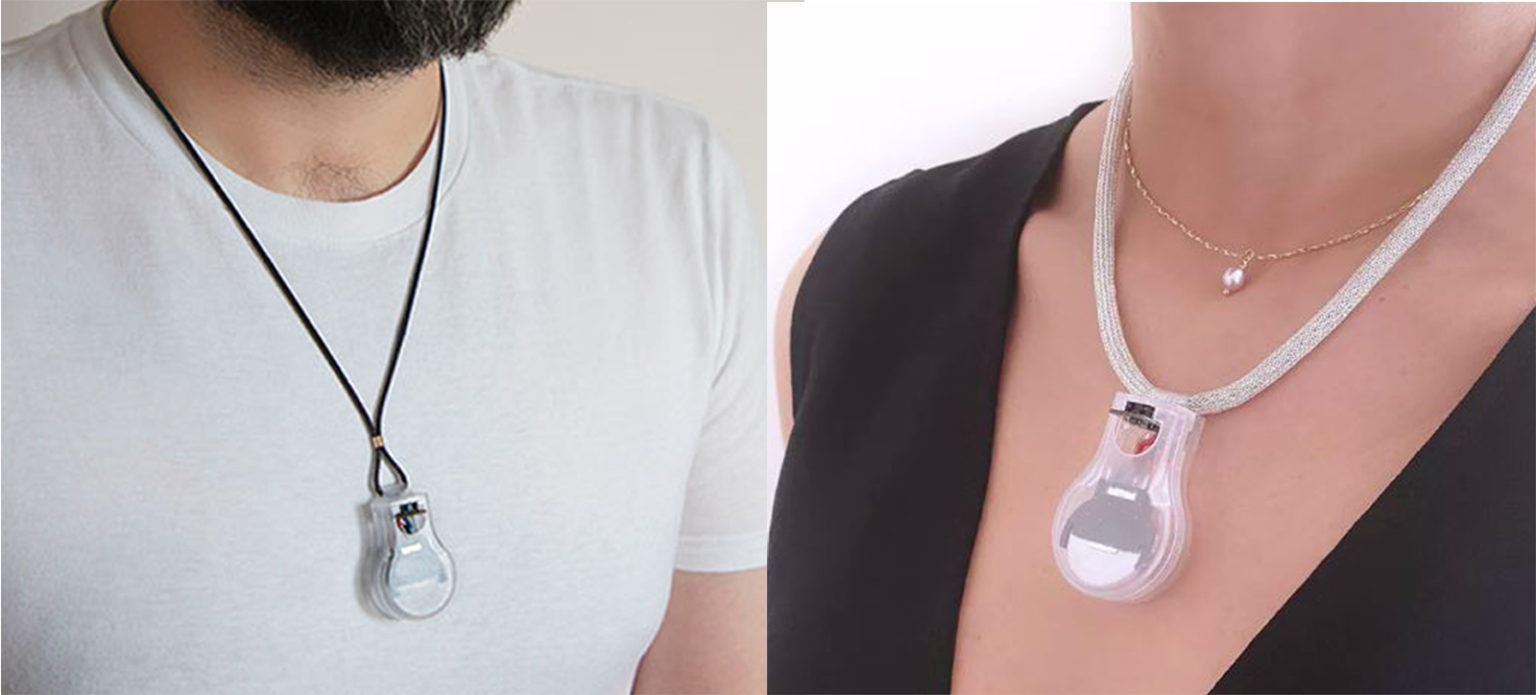 Un collier vibrant pour vous rappeler de ne pas vous toucher le visage ...